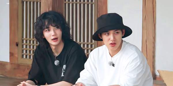 노답량진: Pantone 902 C