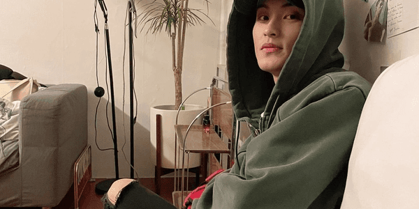 오늘 잘생긴 오빠가 술 먹자 했는데 너 때문에 참고 왔어